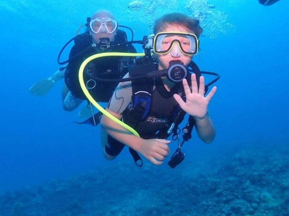 Two tank Oahu dive with complete gear | Outguided